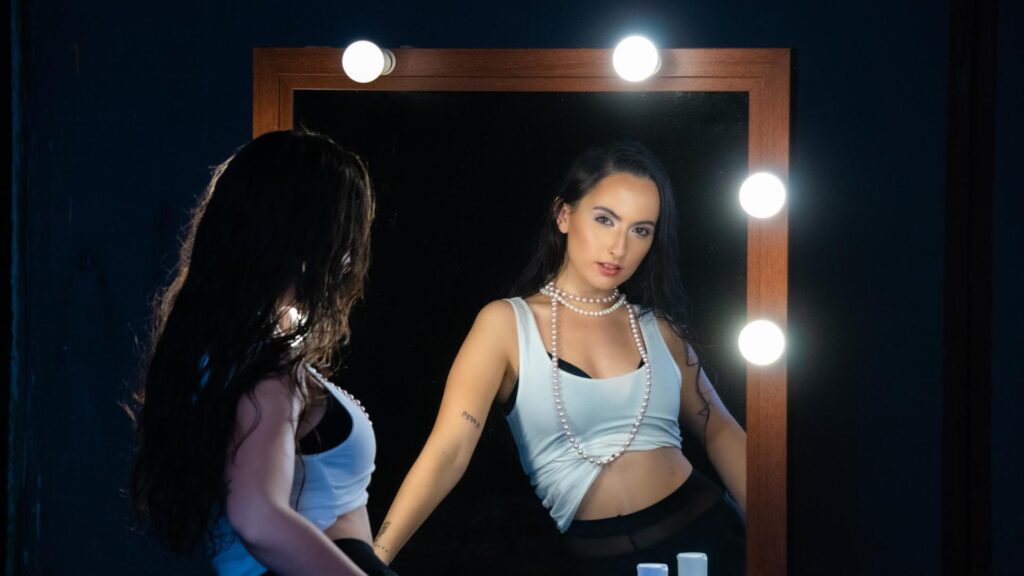 Shirel sorprende con el estreno de “Otra Mujer” - Katalogo